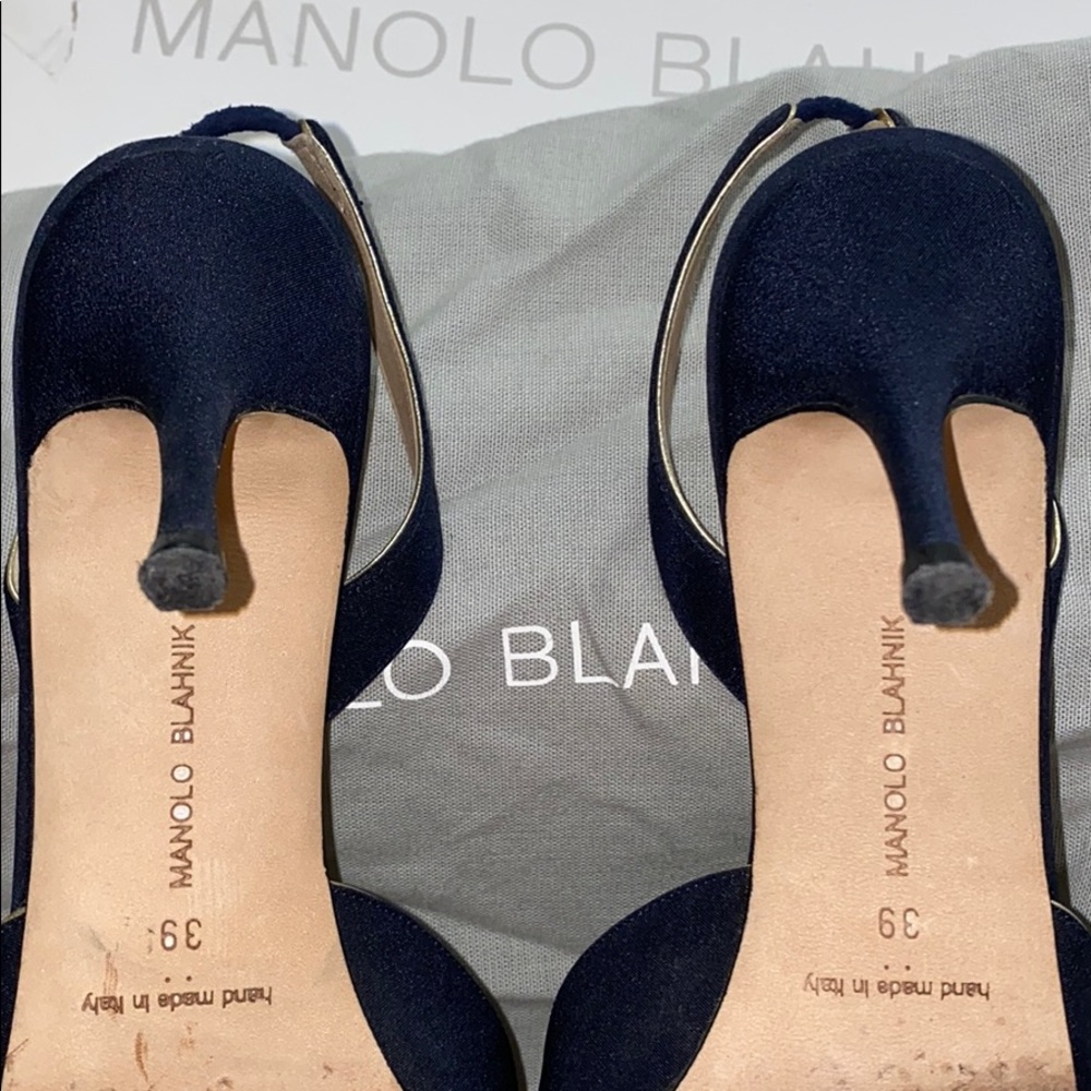 Manolo Blahnik Navy Blue Carolyne Kitten Heels 39 - Gem